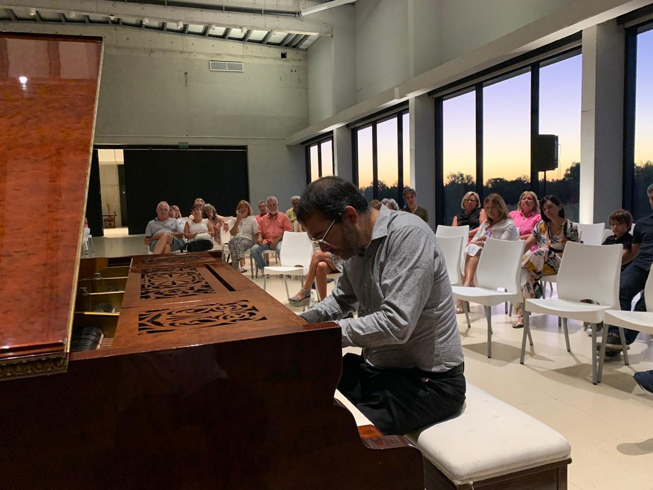 Walter Frank - Concerts, Piano Lessons, Academic Publications...